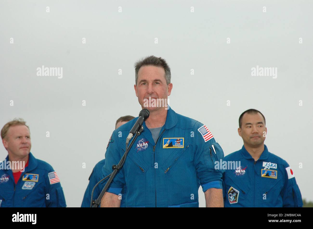 KENNEDY SPACE CENTER, FLA. - After their arrival at NASA’s Kennedy ...