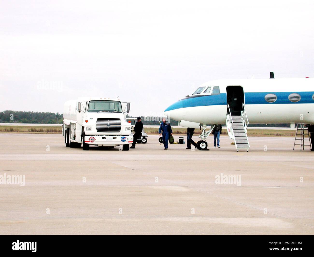 KENNEDY SPACE CENTER, FLA. -- STS-98 Commander Ken Cockrell, near the ...