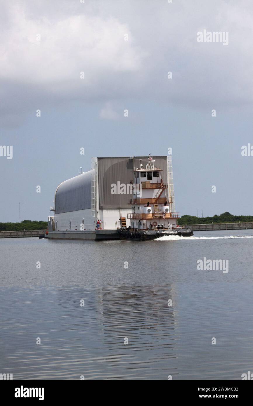 CAPE CANAVERAL, Fla. -- Tugboats safely deliver NASA's Pegasus barge ...