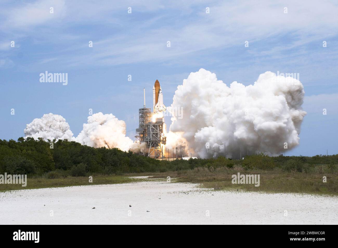 Sts 125 hi-res stock photography and images - Alamy