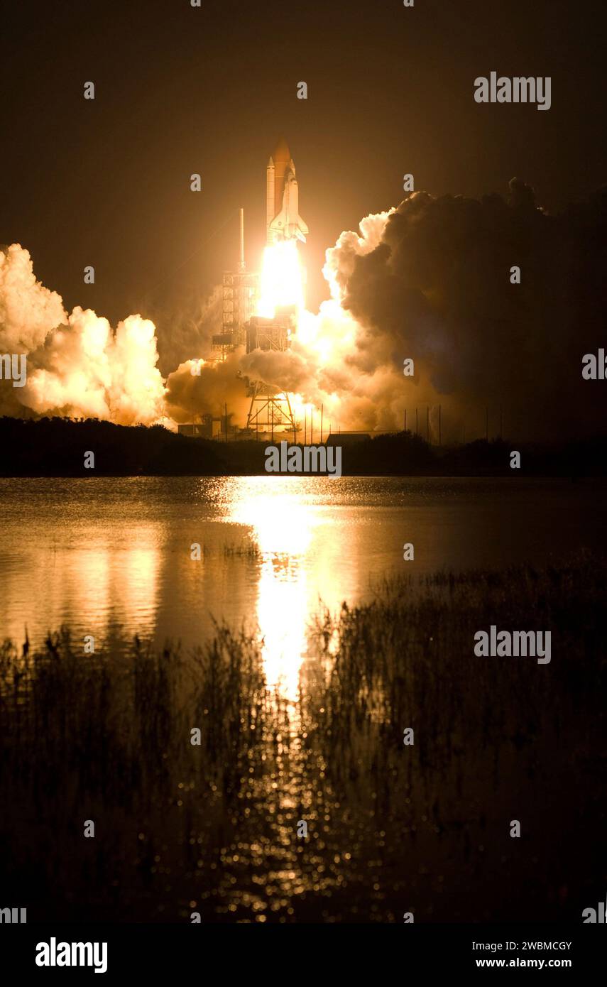 STS119-S-035 (15 March 2009) --- The Space Shuttle Discovery and its ...