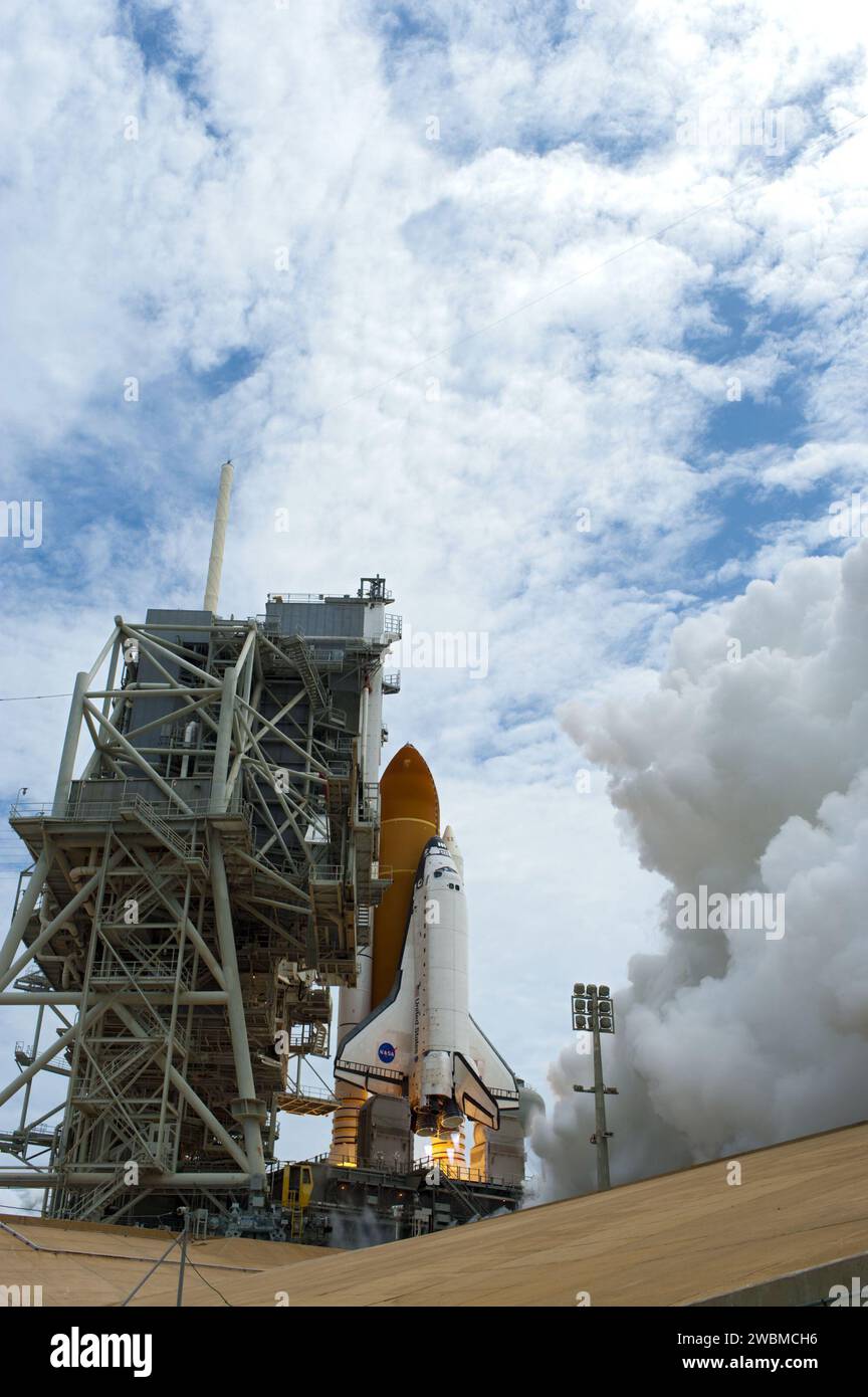 STS135-S-072 (8 July 2011) --- At NASA's Kennedy Space Center in ...