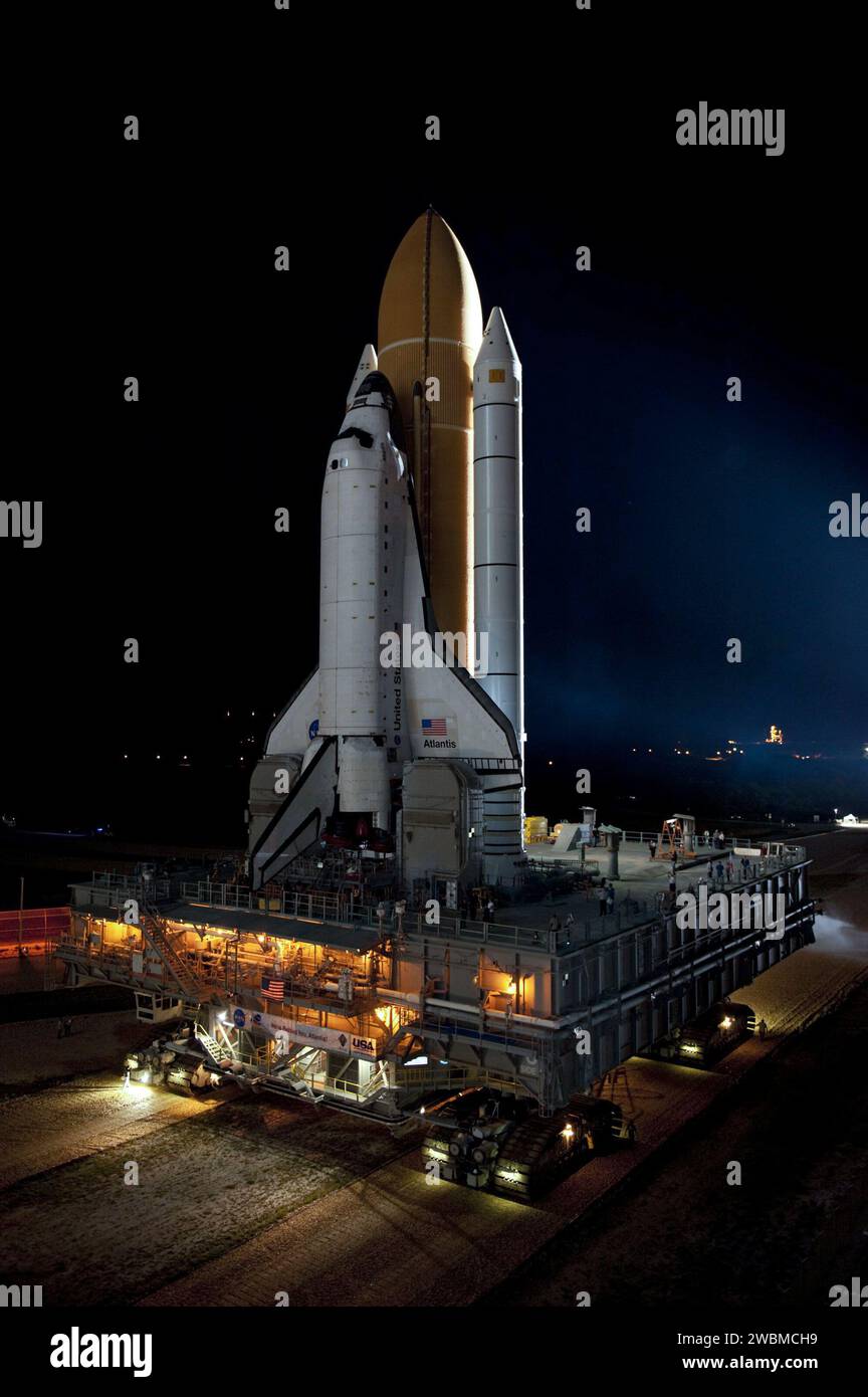 Atlantis began its final rollout from the Vehicle Assembly Building to ...