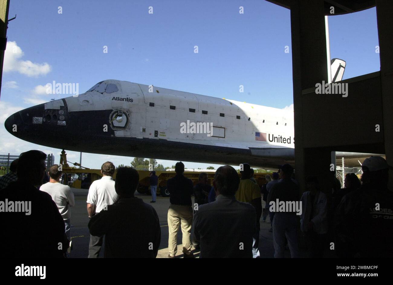 KENNEDY SPACE CENTER, Fla. - Employees watch as Orbiter Atlantis rolls ...