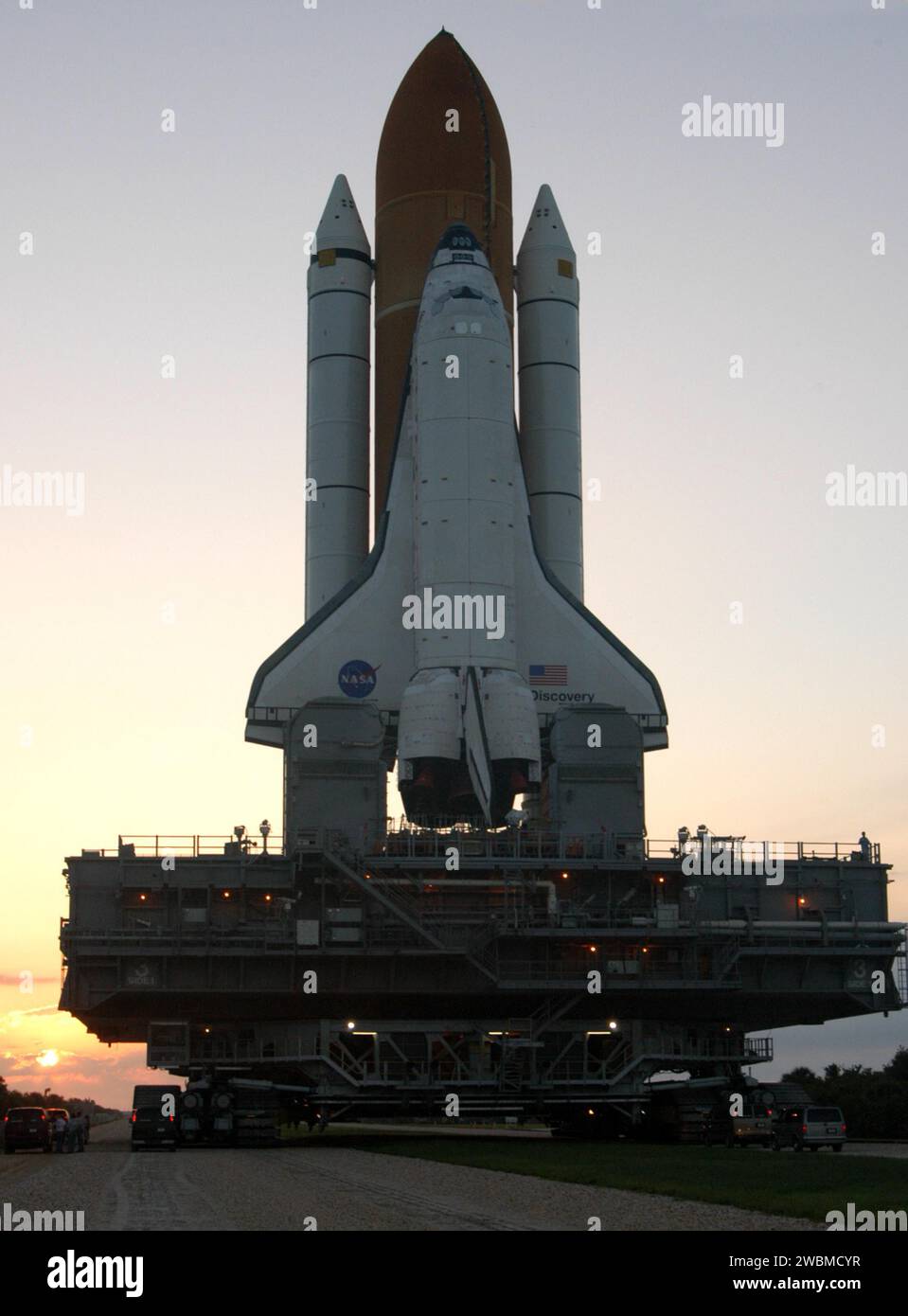 KENNEDY SPACE CENTER, FLA. - Space Shuttle Discovery makes its way ...