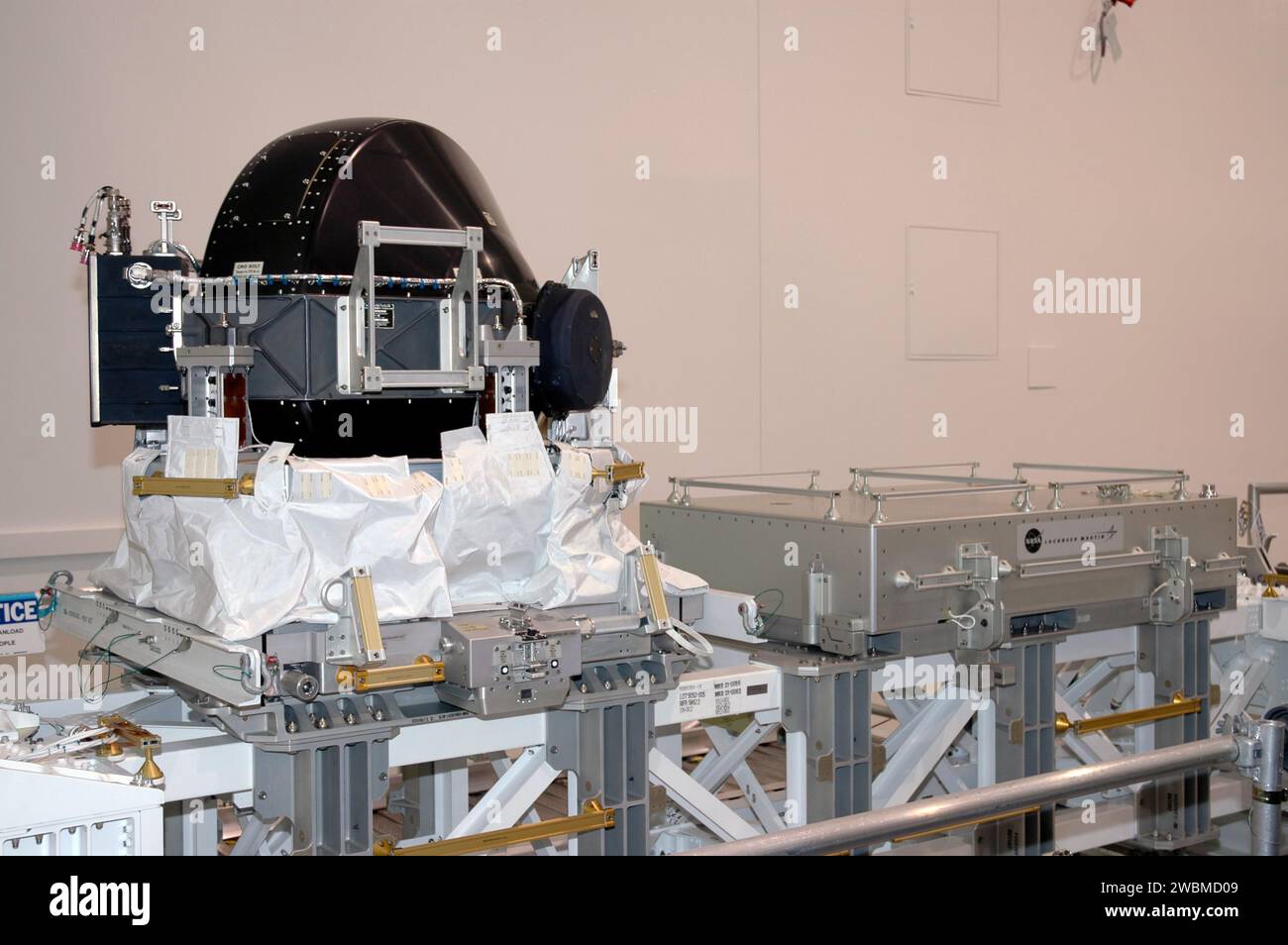 KENNEDY SPACE CENTER, FLA. - In the Space Station Processing Facility ...