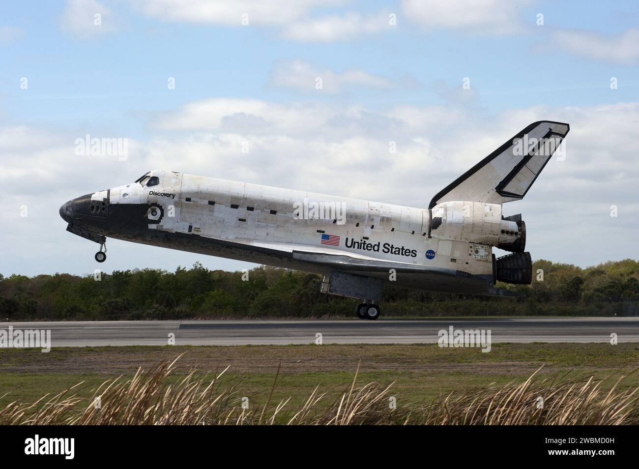 CAPE CANAVERAL, Fla. -- Space shuttle Discovery's main landing gear ...