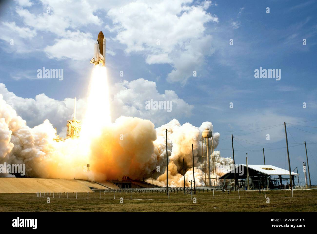 Sts 125 hi-res stock photography and images - Alamy