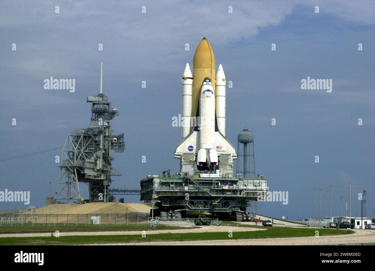 KENNEDY SPACE CENTER, FLA. -- Space Shuttle Columbia, atop its Mobile ...