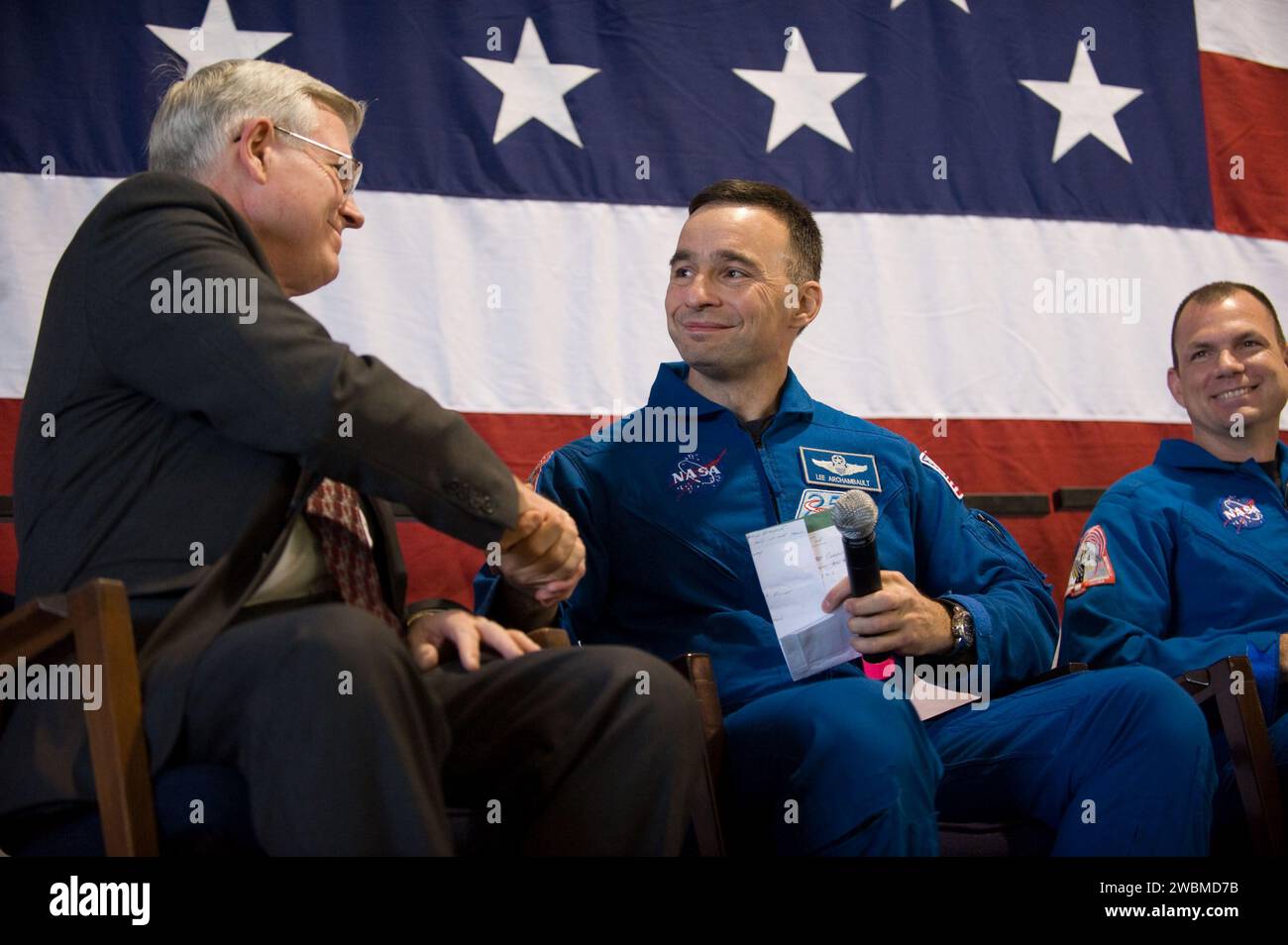 PHOTO DATE: 03-29-09 LOCATION: Ellignton - Hanger 990 SUBJECT: STS-119 ...