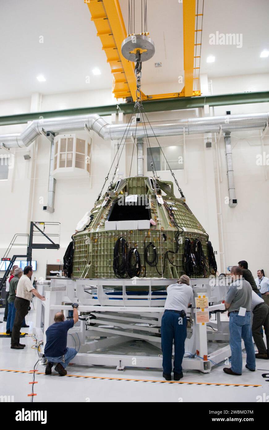 Orion technicians at the Operations and Checkout (O&C) Facility at the ...