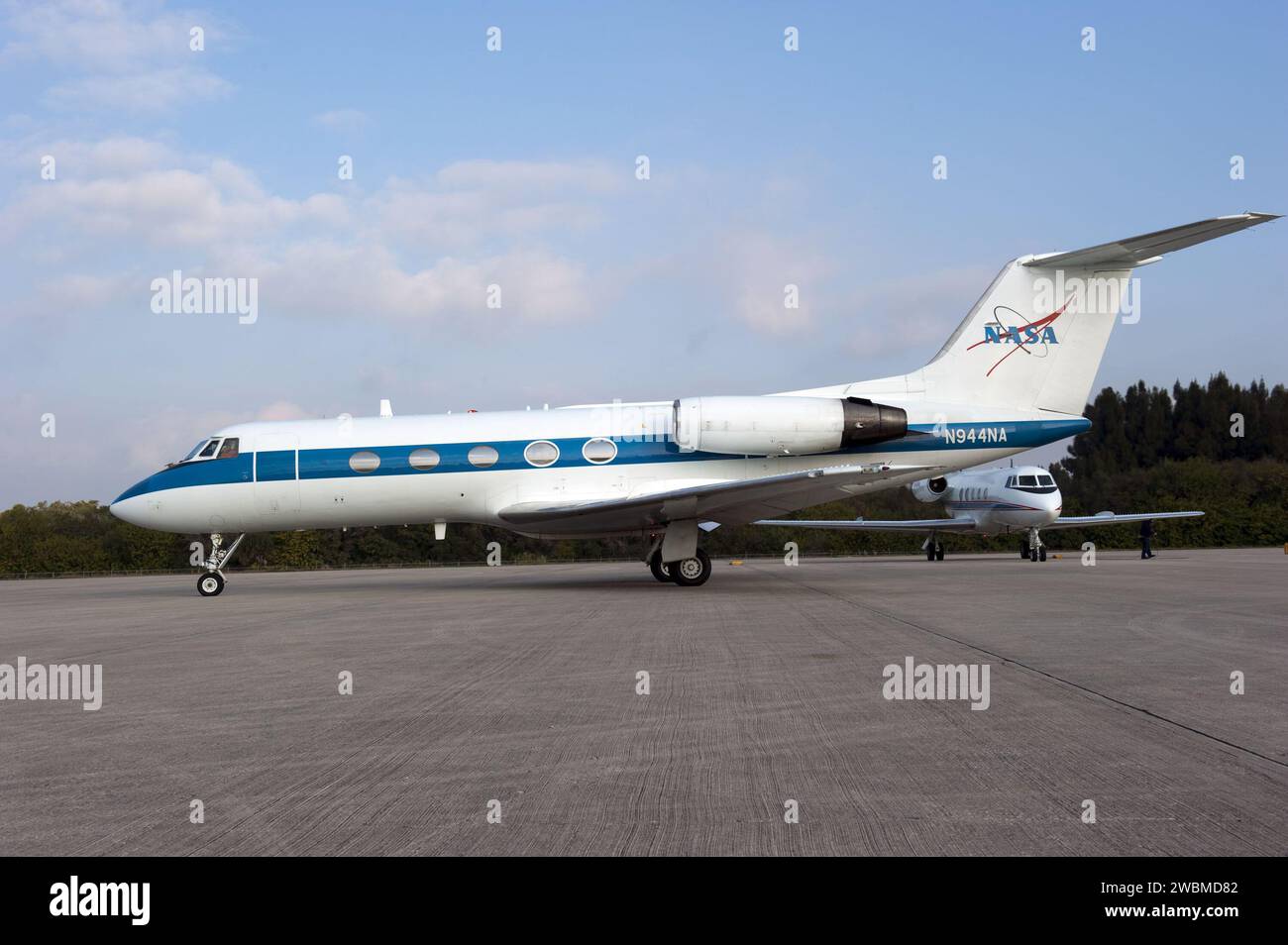 CAPE CANAVERAL, Fla. -- STS-133 Commander Steve Lindsey, foreground ...