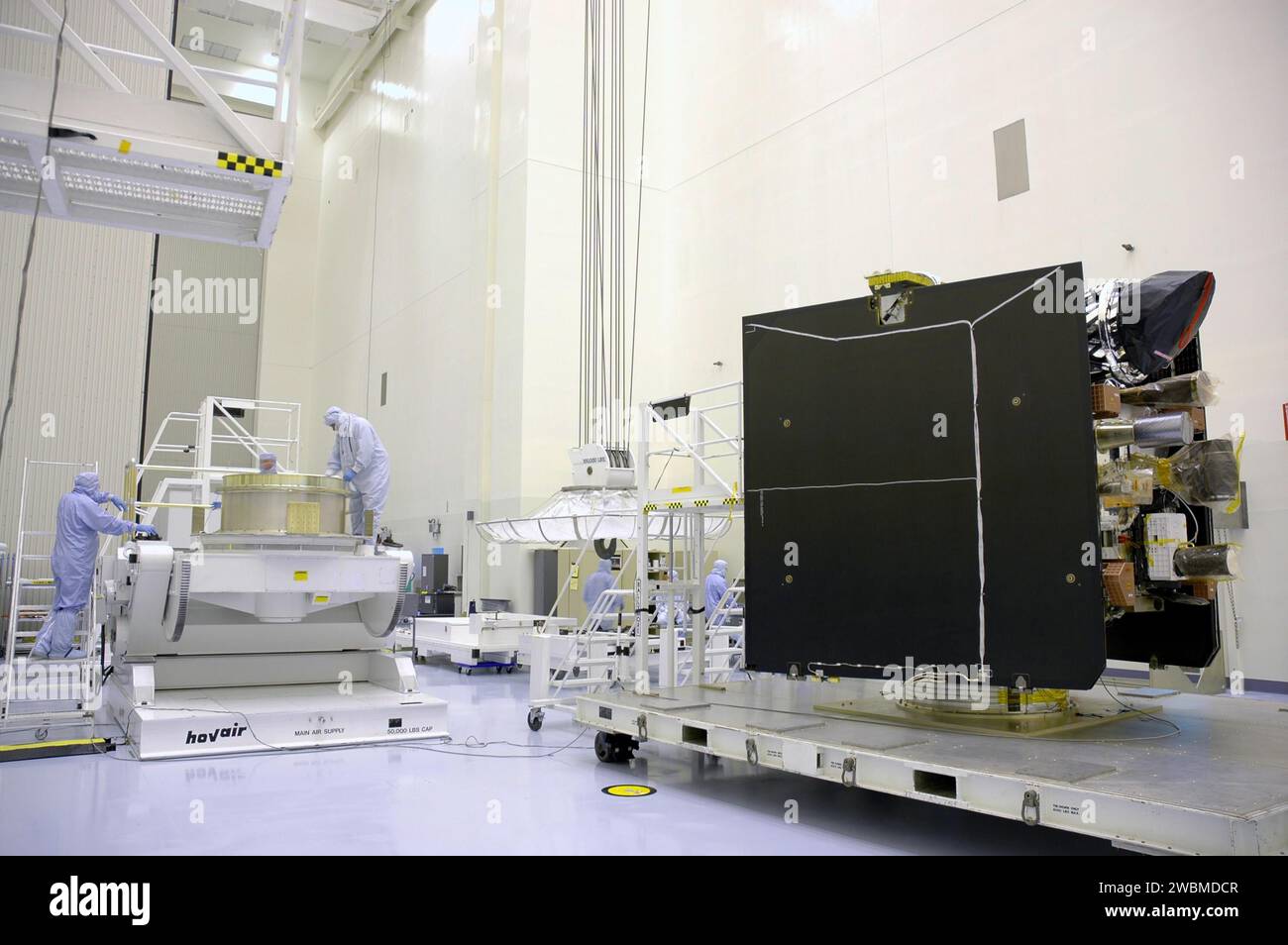 KENNEDY SPACE CENTER, FLA. - In a clean room inside the Payload ...