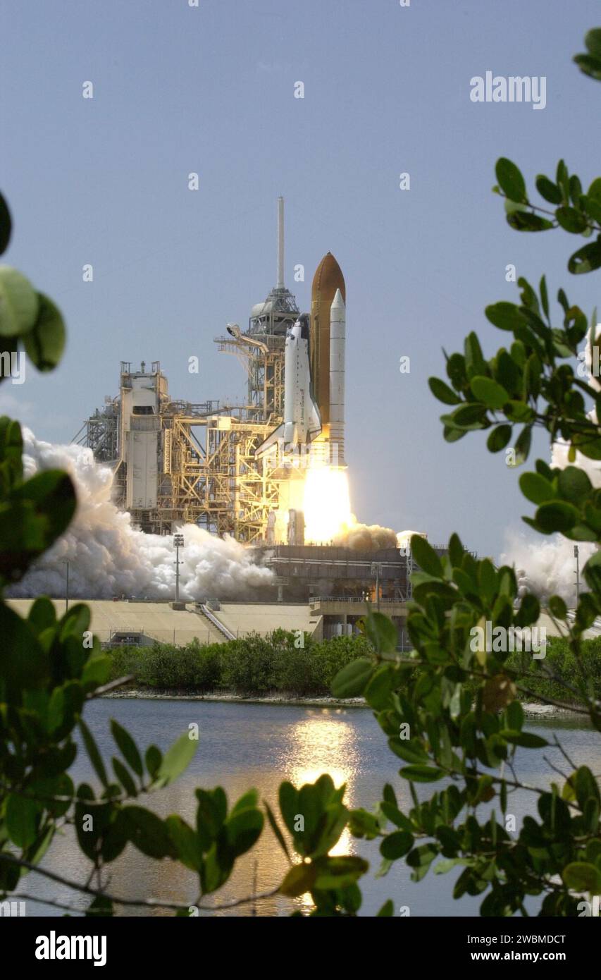 KENNEDY SPACE CENTER, FLA. -- Spring leaves frame the launch of Space ...