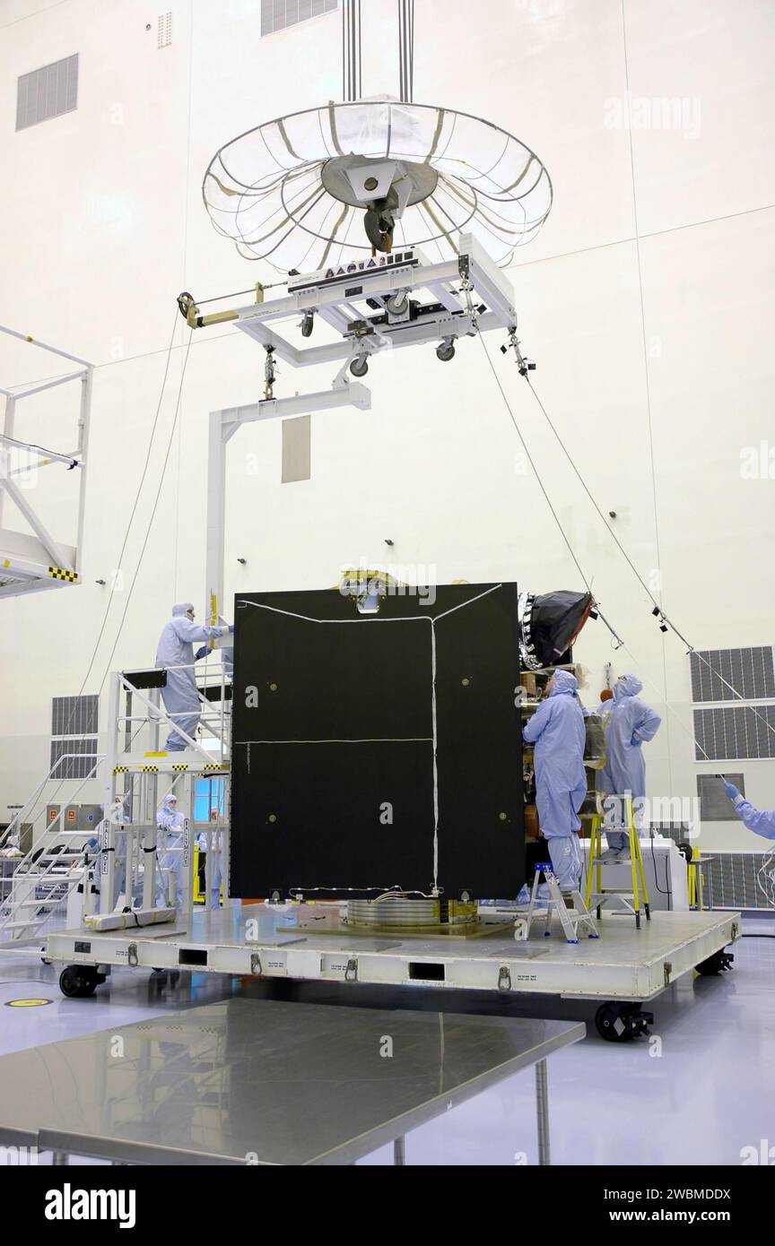 KENNEDY SPACE CENTER, FLA. - In a clean room inside the Payload ...