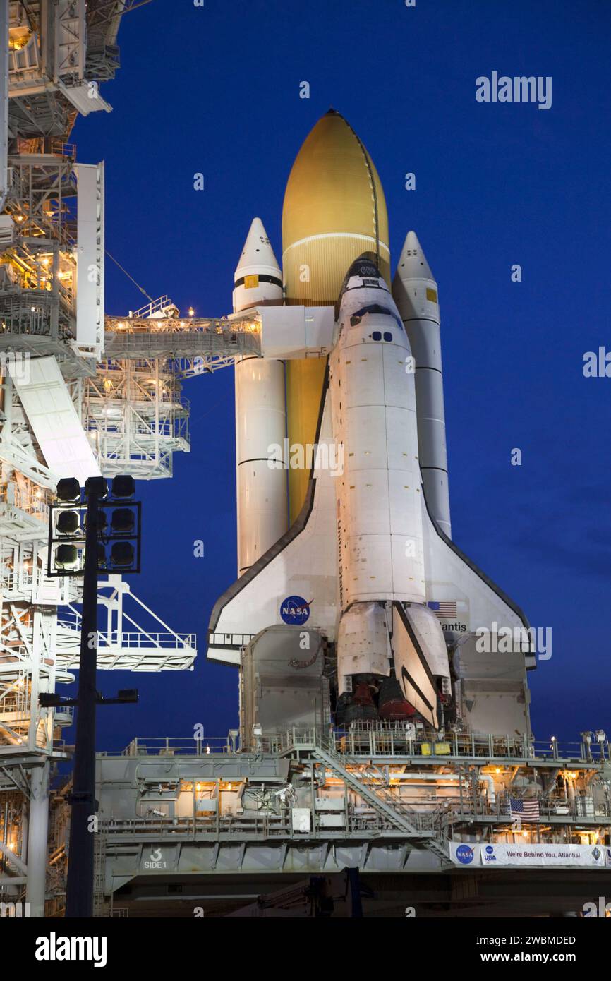 CAPE CANAVERAL, Fla. -- Dawn approaches after space shuttle Atlantis ...