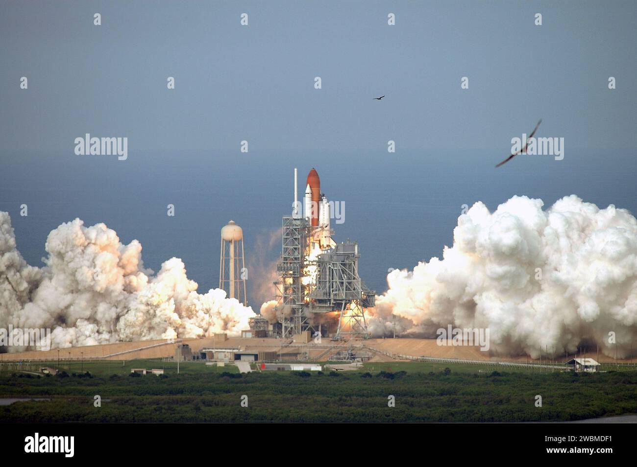 STS127-S-015 (15 July 2009) --- Space Shuttle Endeavour and its seven ...