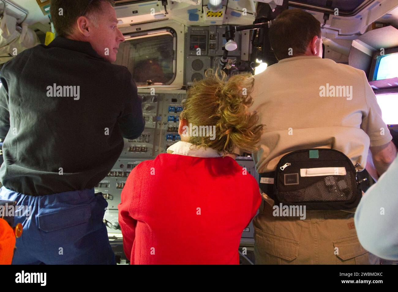 Nasa astronauts chris ferguson left hi-res stock photography and images ...
