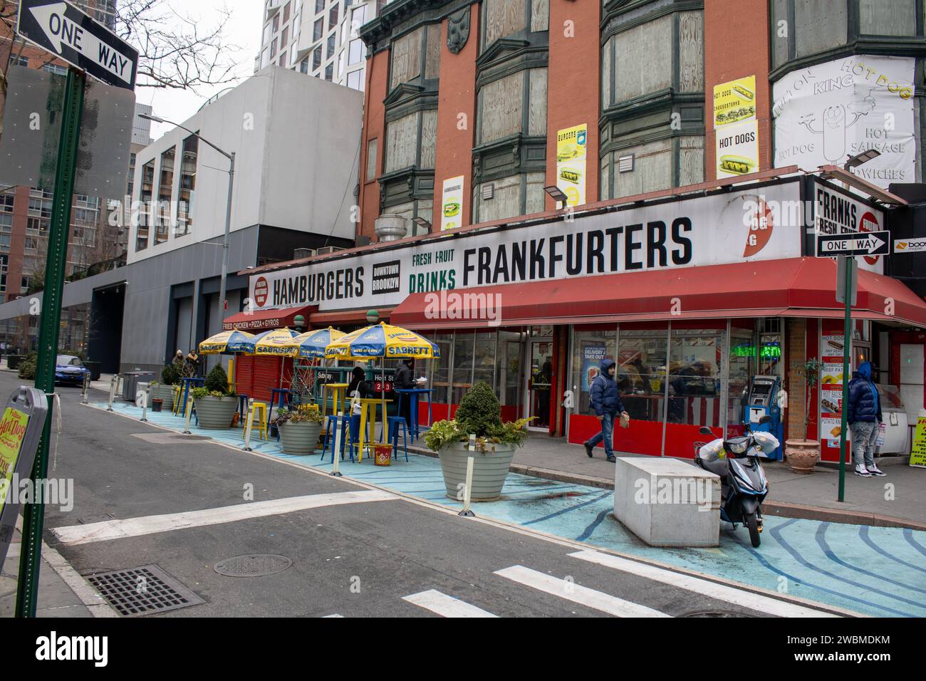 Storefront adult hi-res stock photography and images - Alamy