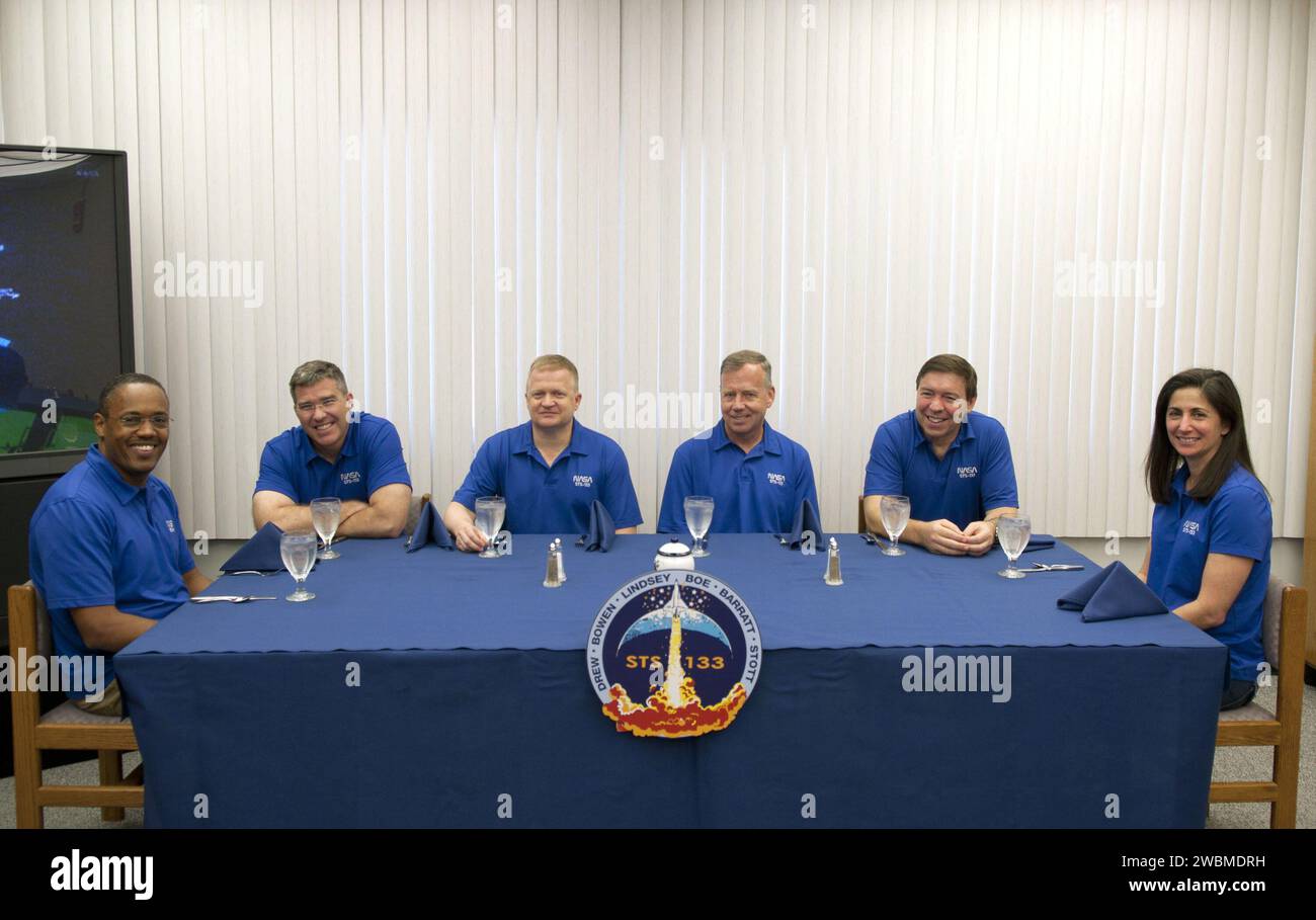 Astronaut eat in space shuttle hi-res stock photography and images - Alamy