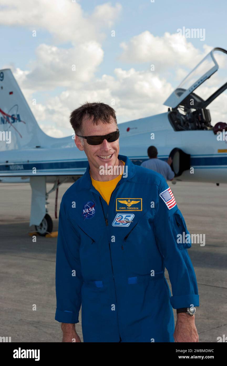 STS-135 Crew Arrives on T-38's & Unsuited STA's Stock Photo - Alamy