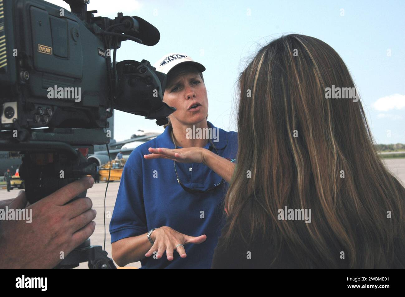 Runway 15 ksc hi-res stock photography and images - Alamy