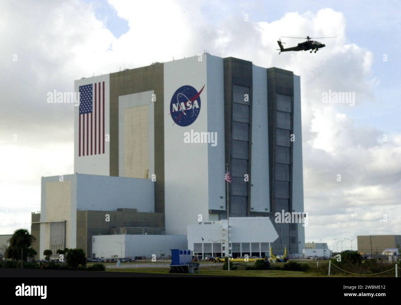 KENNEDY SPACE CENTER, FLA. -- A United States military Apache H64A ...