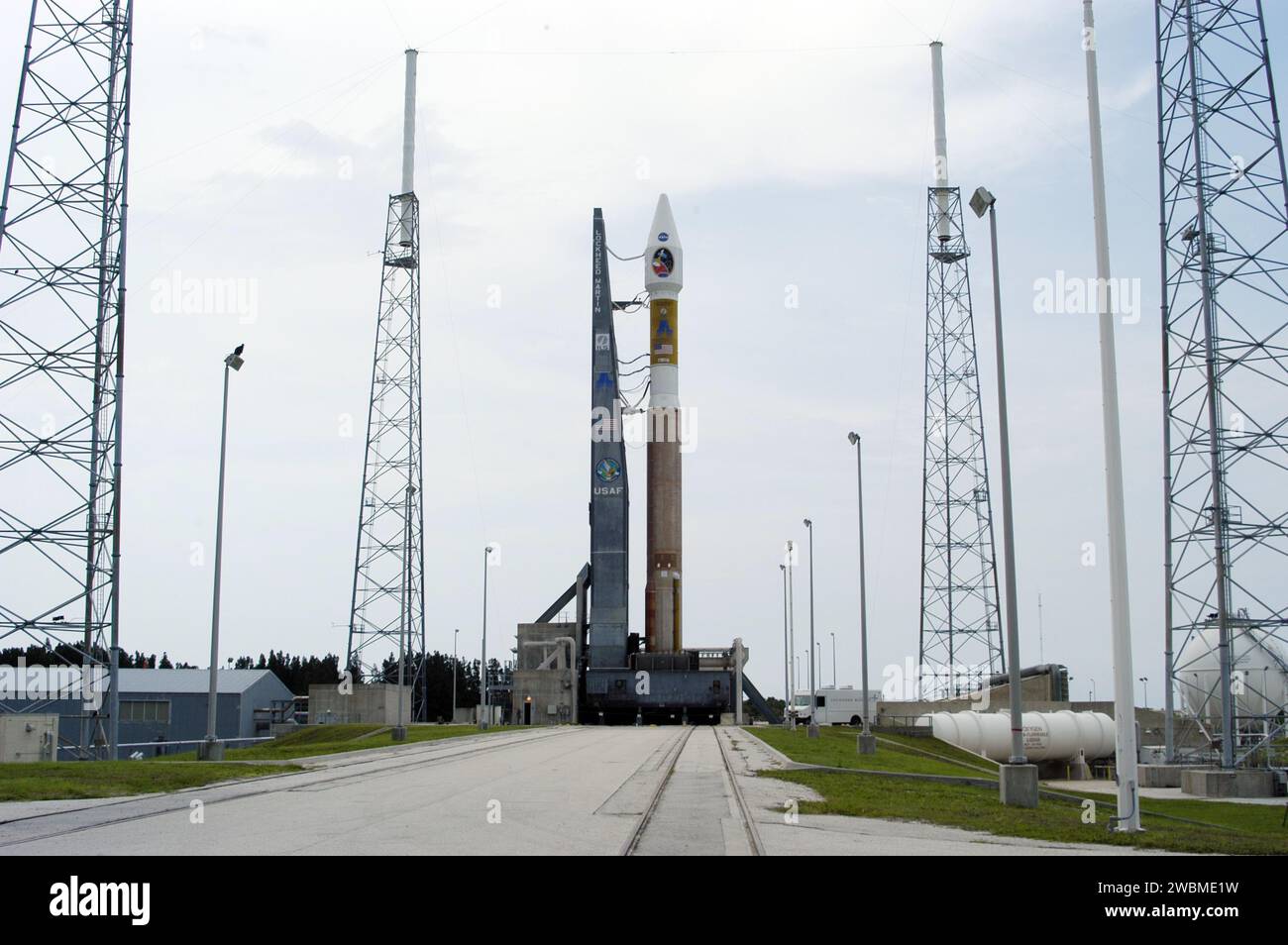 KENNEDY SPACE CENTER, FLA. - NASA's Mars Reconnaissance Orbiter (MRO ...