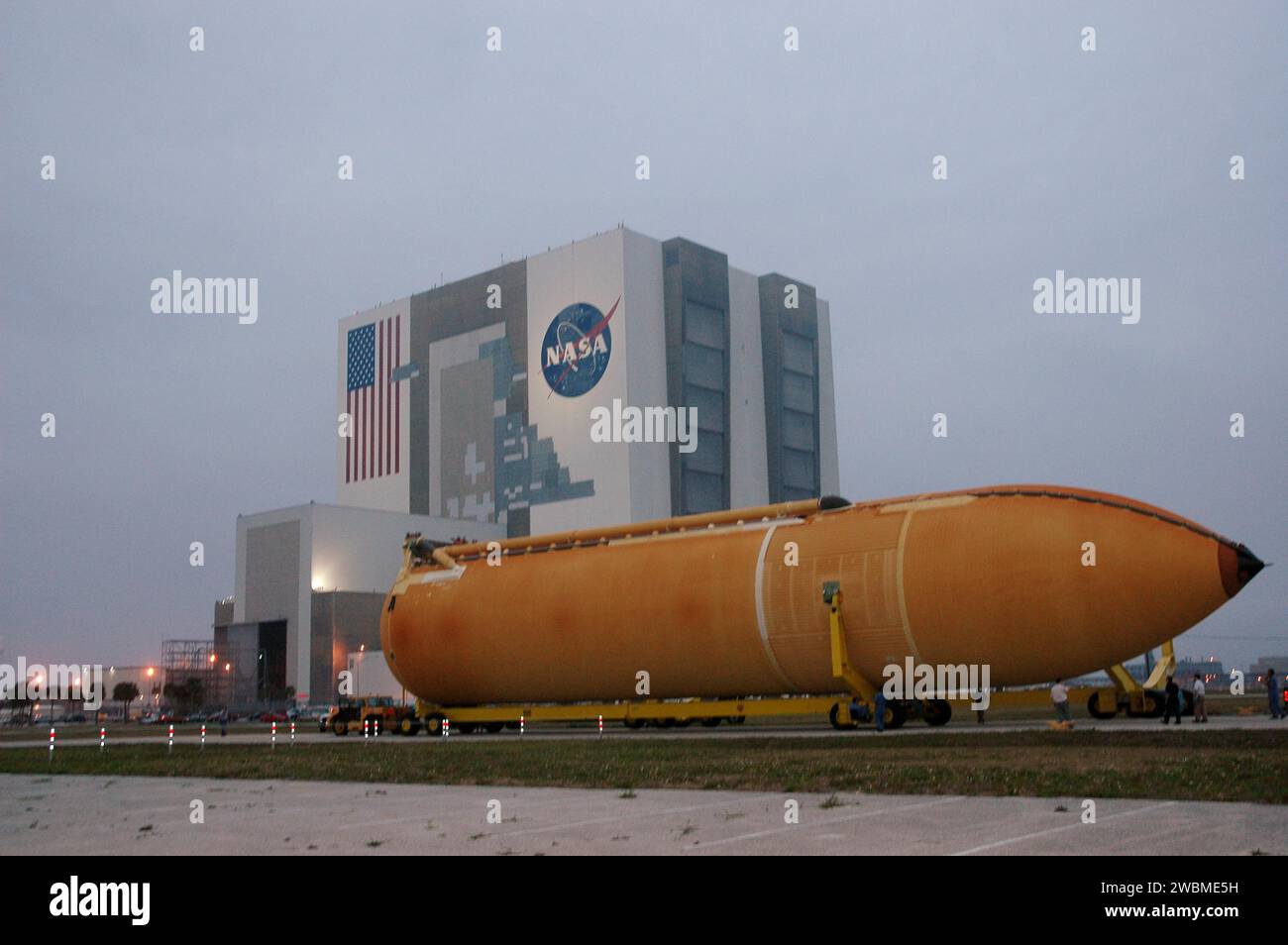 KENNEDY SPACE CENTER, FLA. -The second redesigned External Tank (ET-121 ...