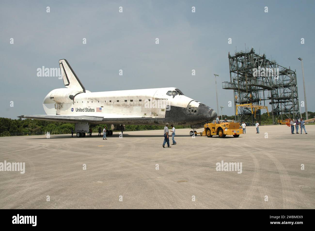 Towing arriving hi-res stock photography and images - Alamy