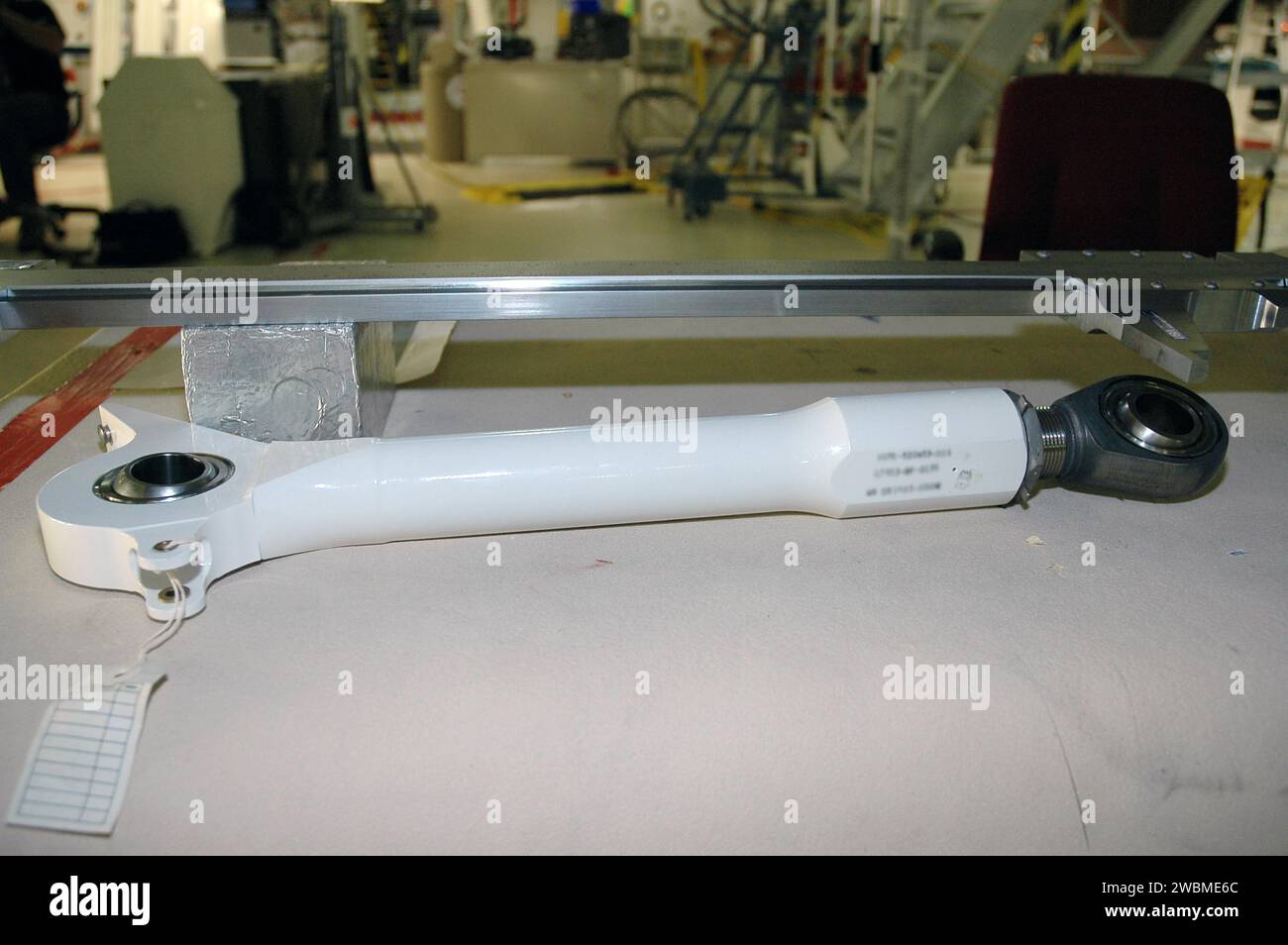 KENNEDY SPACE CENTER, FLA. - In the Orbiter Processing Facility at NASA ...