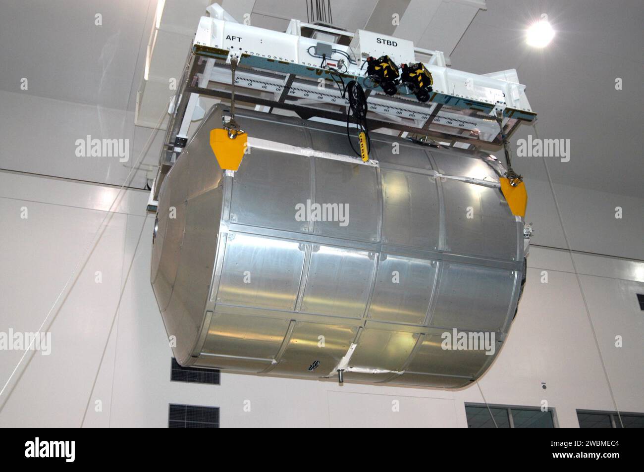 KENNEDY SPACE CENTER, FLA. - In the Space Station Processing Facility ...