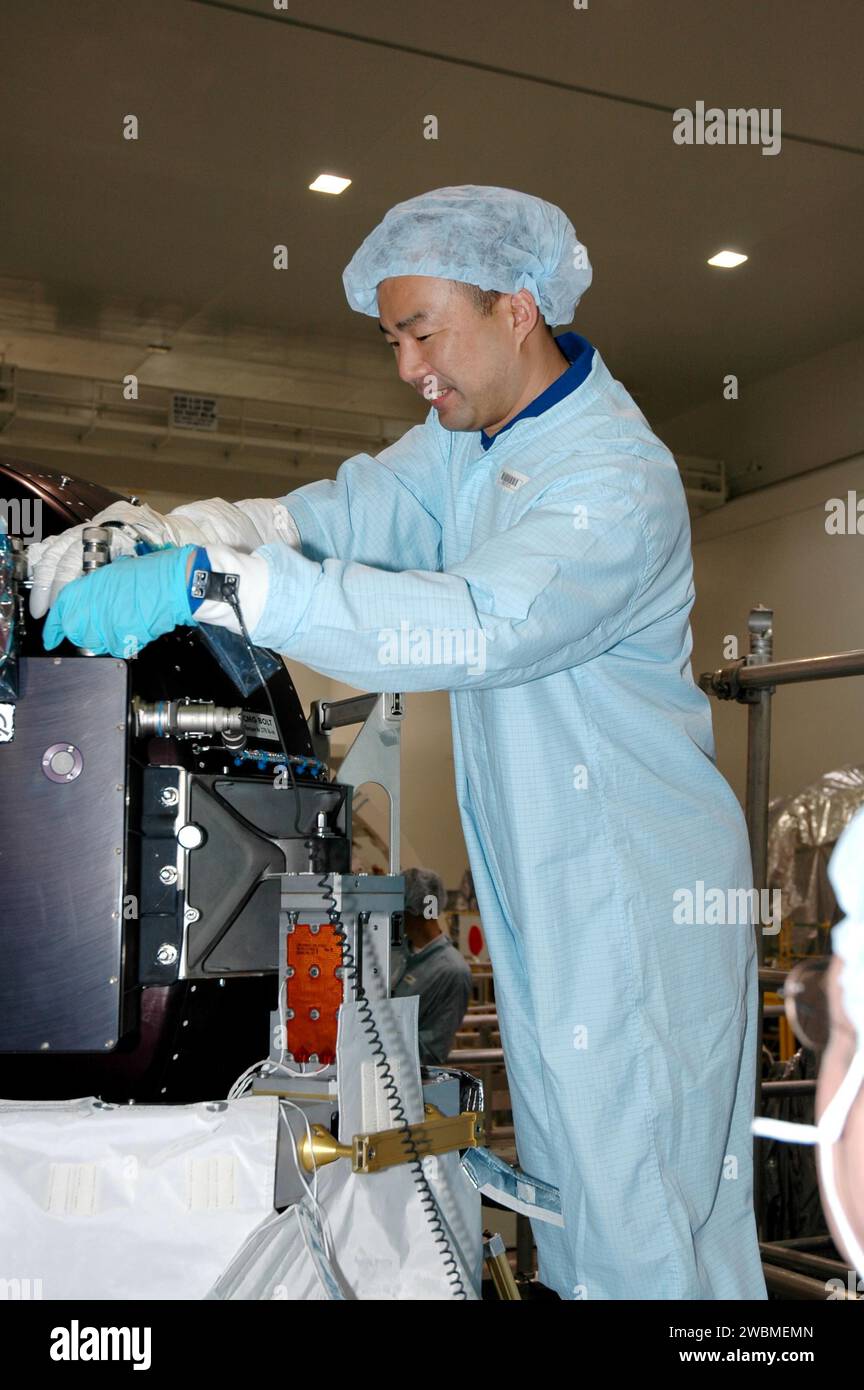 Discovery STS-114 crew conducts a Crew Equipment Interface Test in the ...
