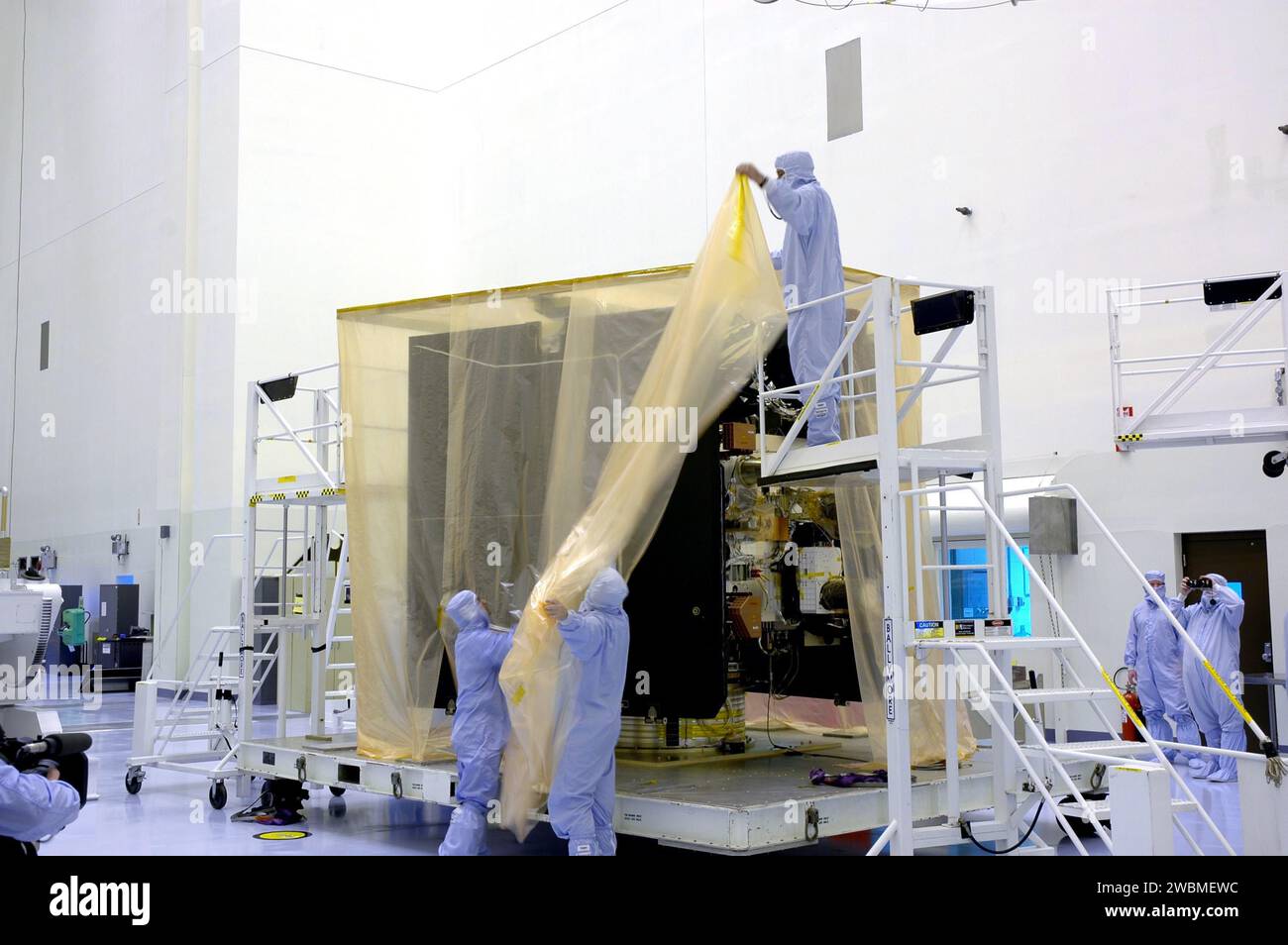 KENNEDY SPACE CENTER, FLA. - In a clean room inside the Payload ...