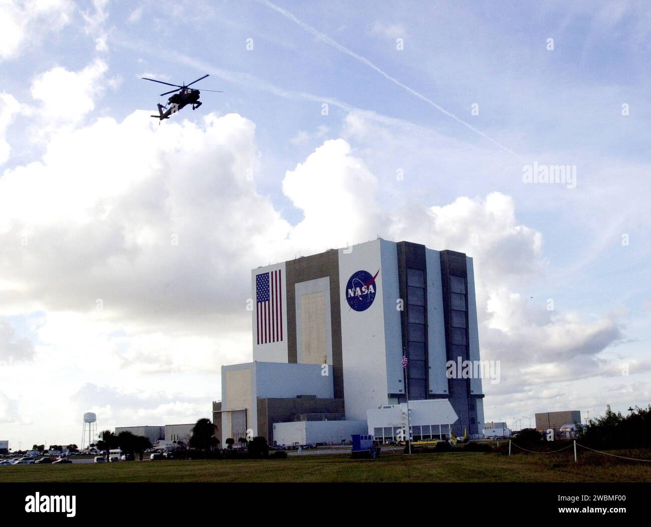 KENNEDY SPACE CENTER, FLA. -- A United States military Apache H64A ...