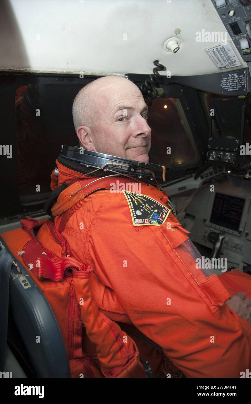 STS-131 Commander Alan Poindexter practiced touch-and-go landings in ...