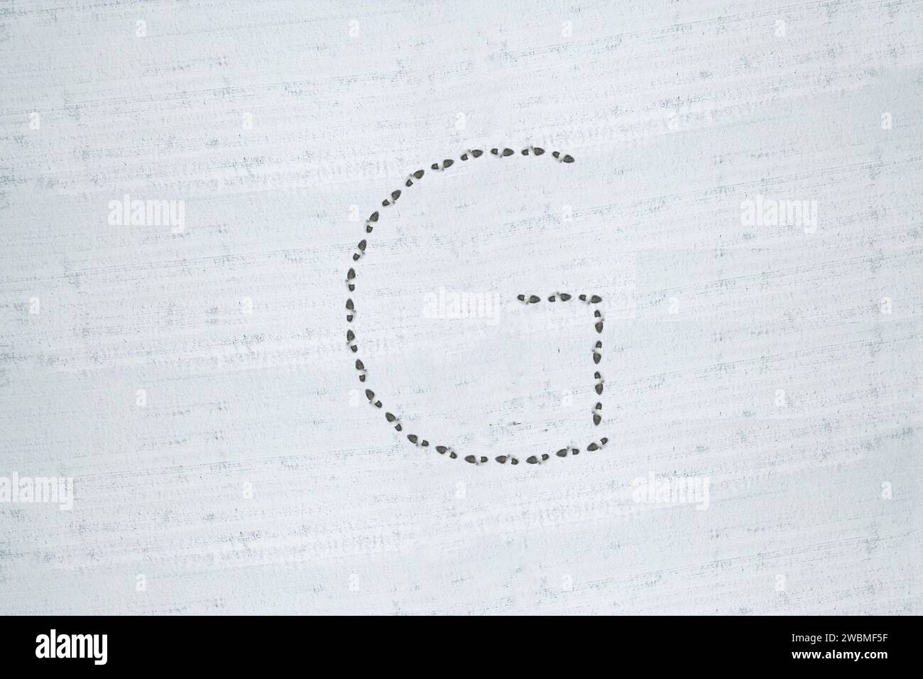 The letter G written in the snow. Winter writings Stock Photo - Alamy