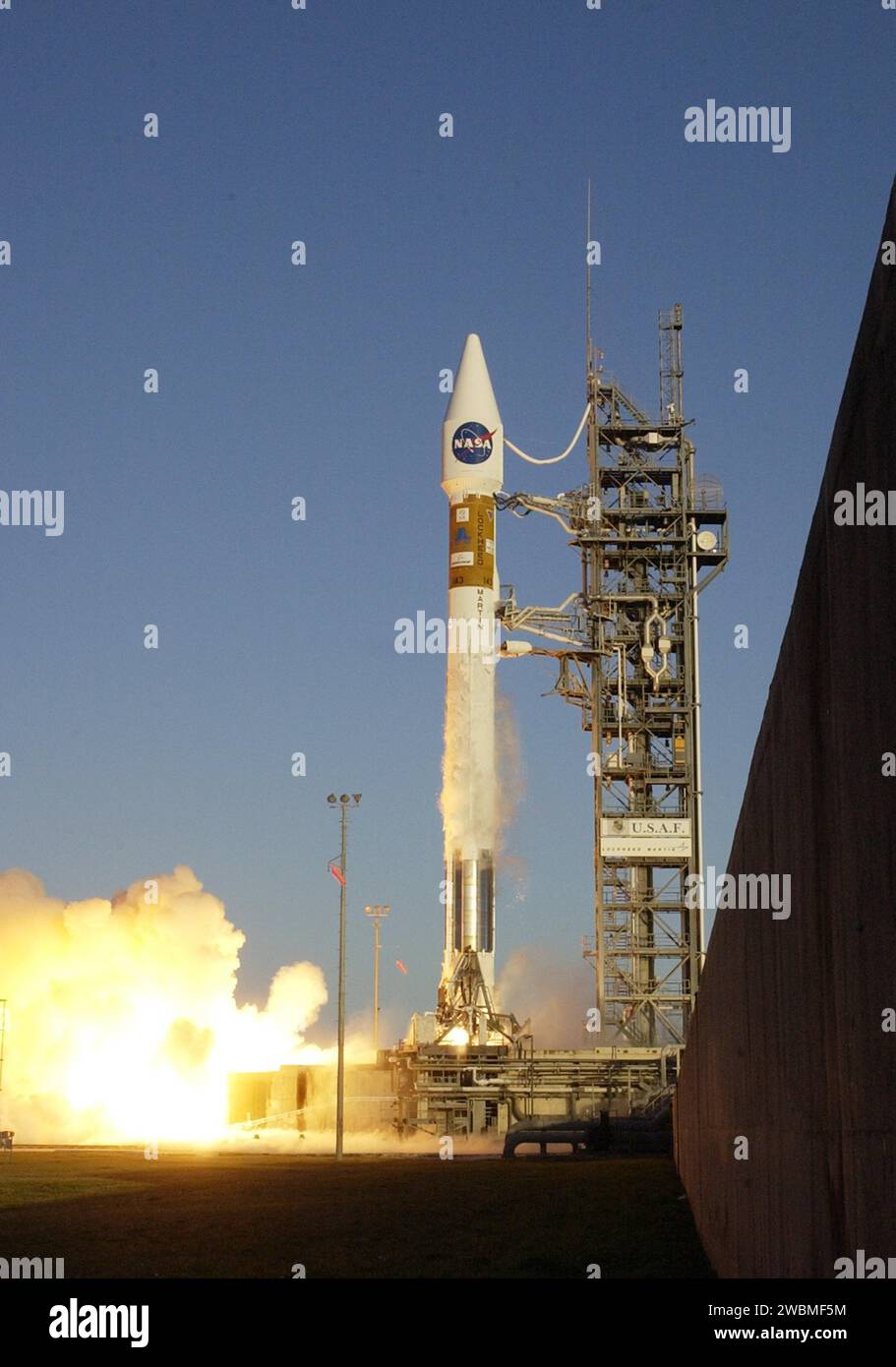 KENNEDY SPACE CENTER, FLA. - The Lockheed Martin Atlas IIA rocket lifts ...