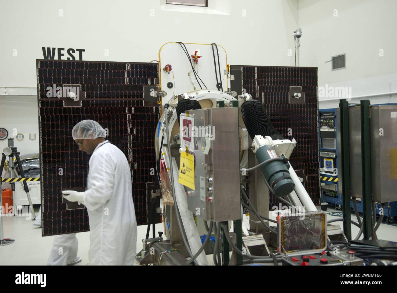 CAPE CANAVERAL, Fla. -- Technicians at Astrotech payload processing ...