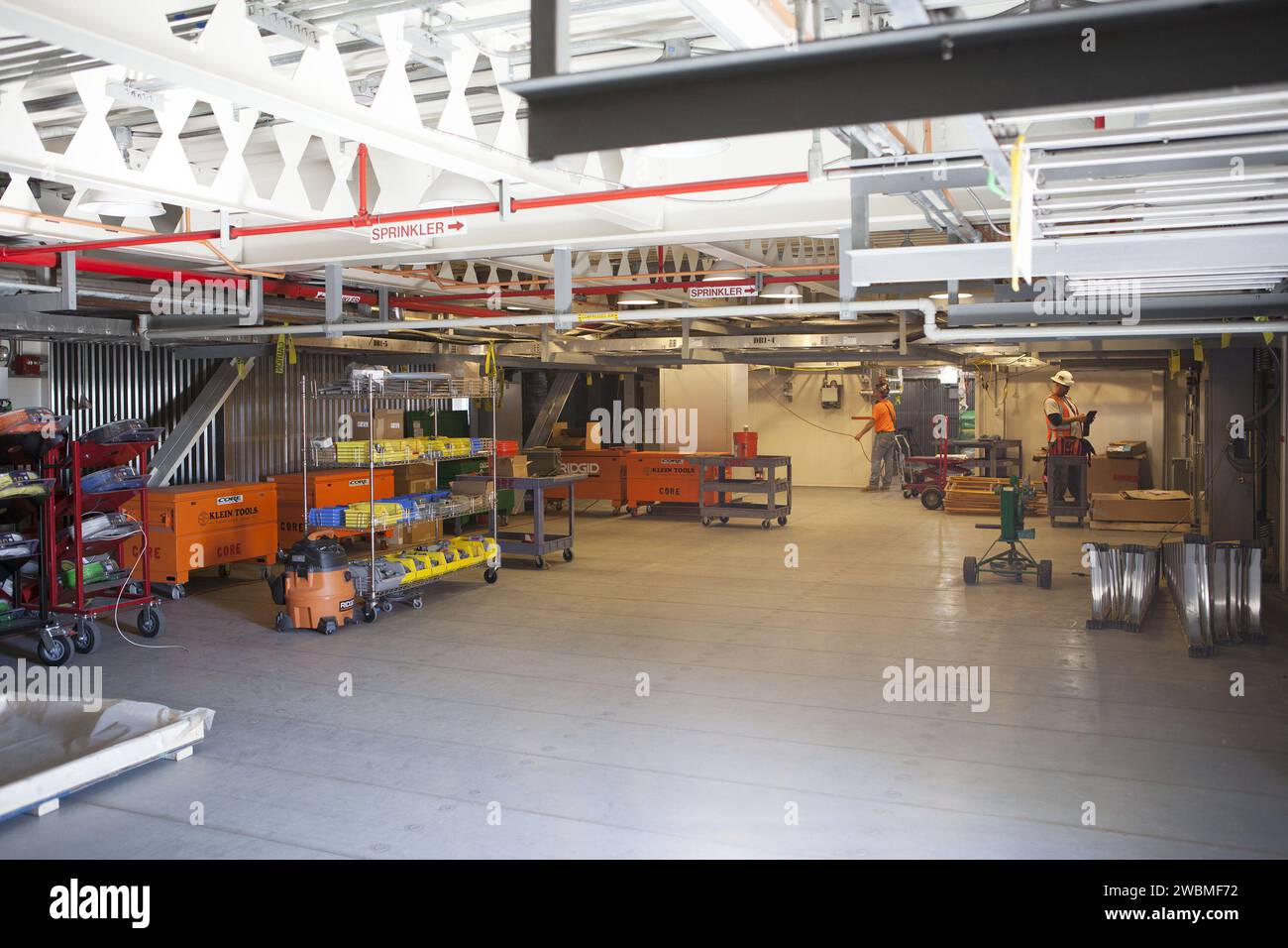 Construction workers launch pad hi-res stock photography and images - Alamy