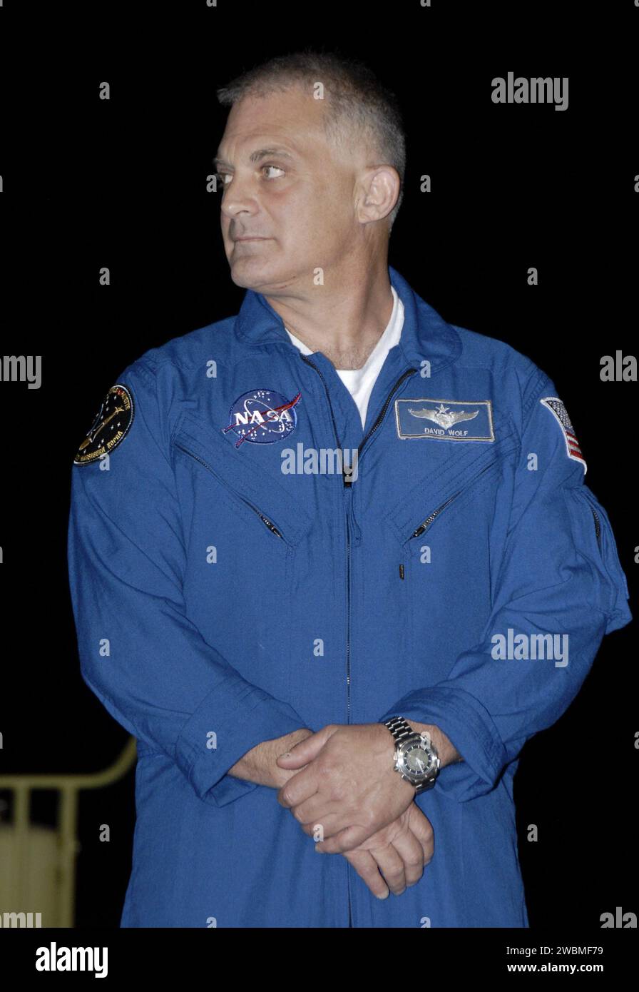 CAPE CANAVERAL, Fla. – At the Shuttle Landing Facility, STS-127 Mission ...