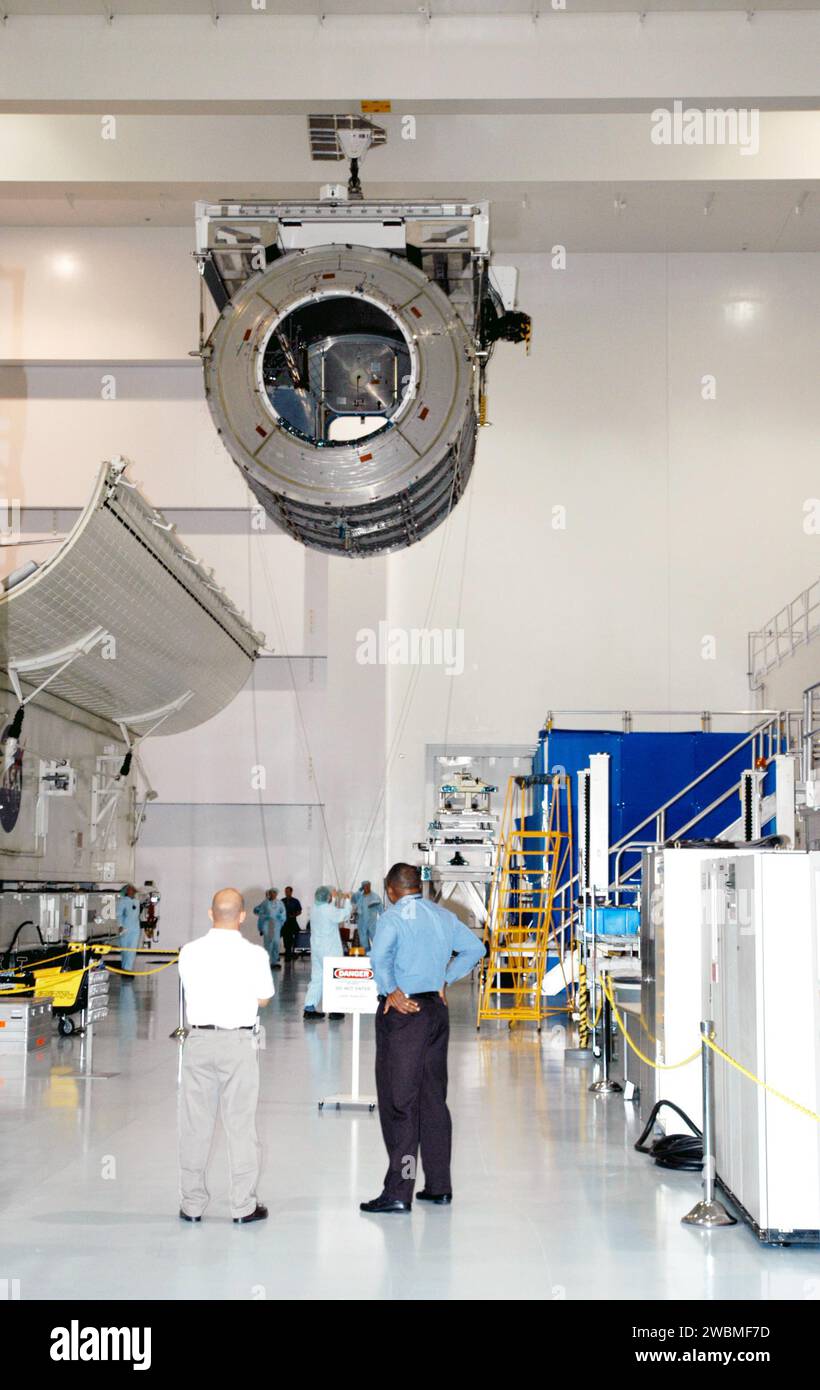 KENNEDY SPACE CENTER, FLA. - In the Space Station Processing Facility ...