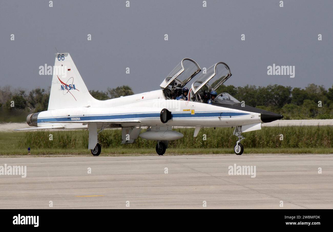 Commander Rick Sturckow taxis a T-38 training jet at Kennedy Space ...
