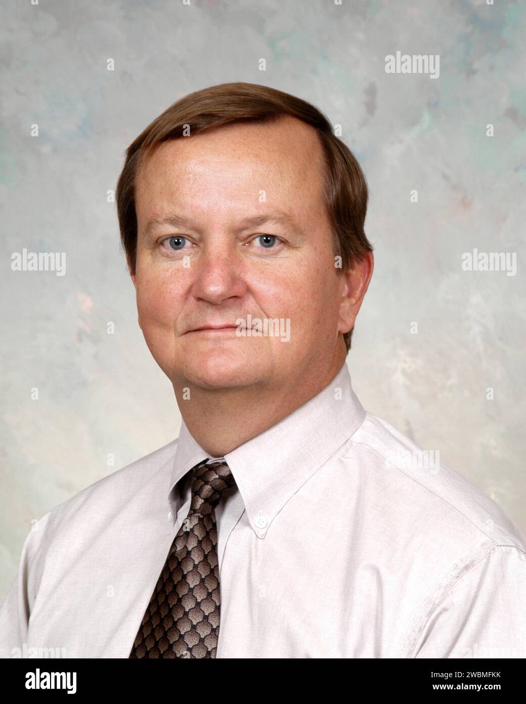 KENNEDY SPACE CENTER, FLA. - Official portrait of Michael Leinbach ...