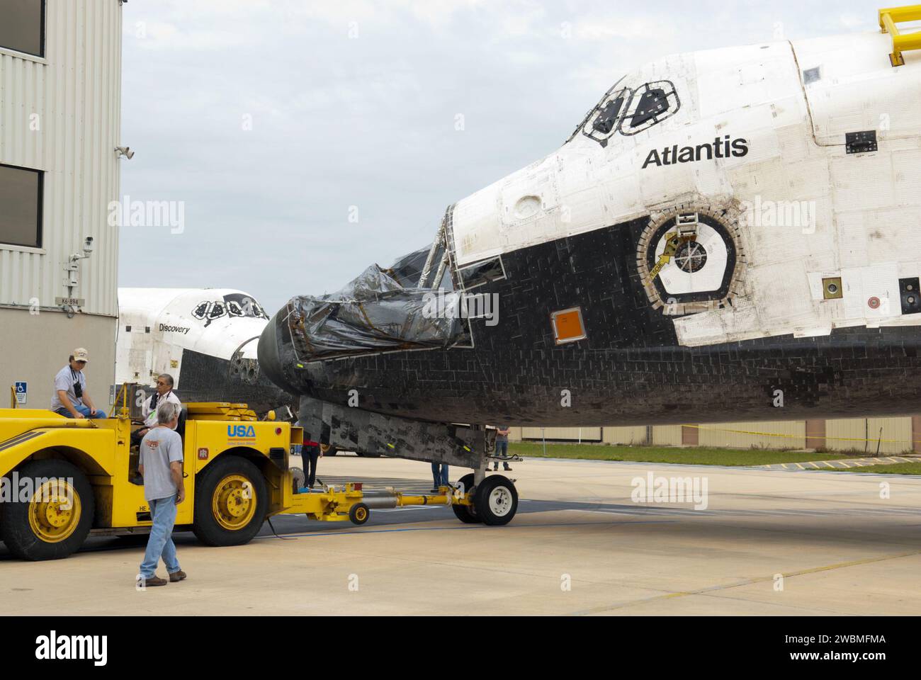 Three space shuttles hi-res stock photography and images - Alamy