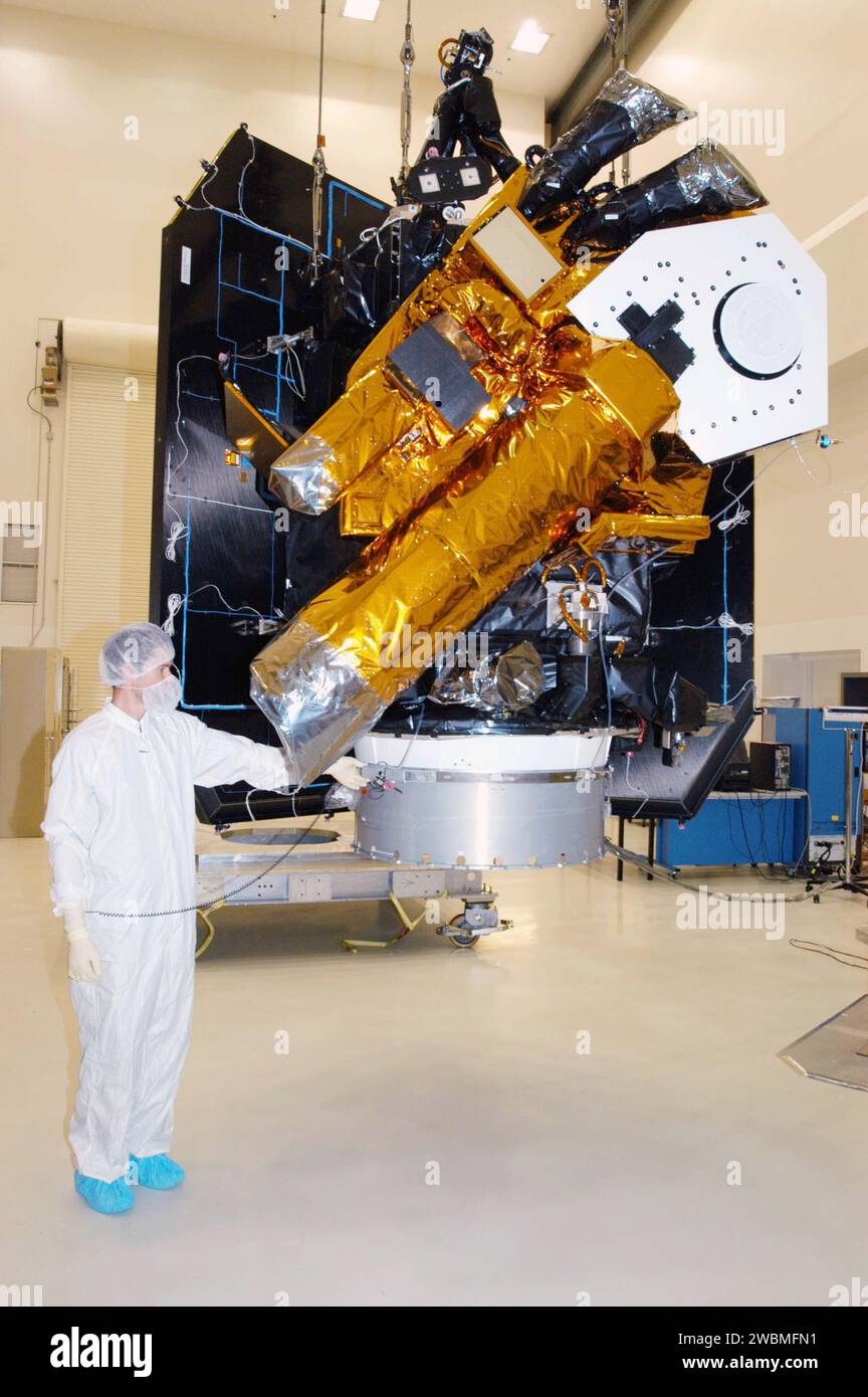 KENNEDY SPACE CENTER, FLA. - In the clean room at Astrotech Space ...