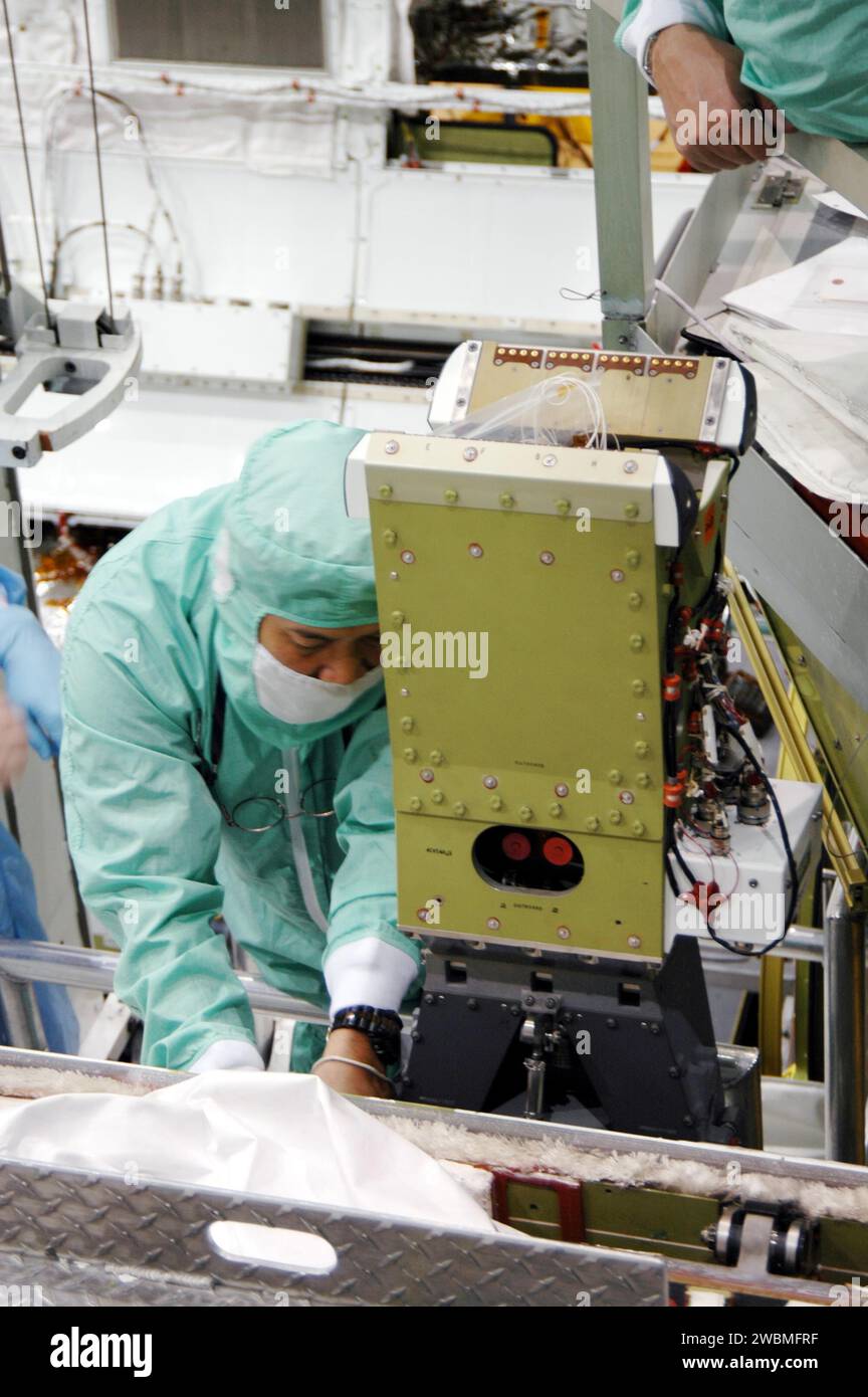 KENNEDY SPACE CENTER, FLA. - In the Orbiter Processing Facility at NASA ...