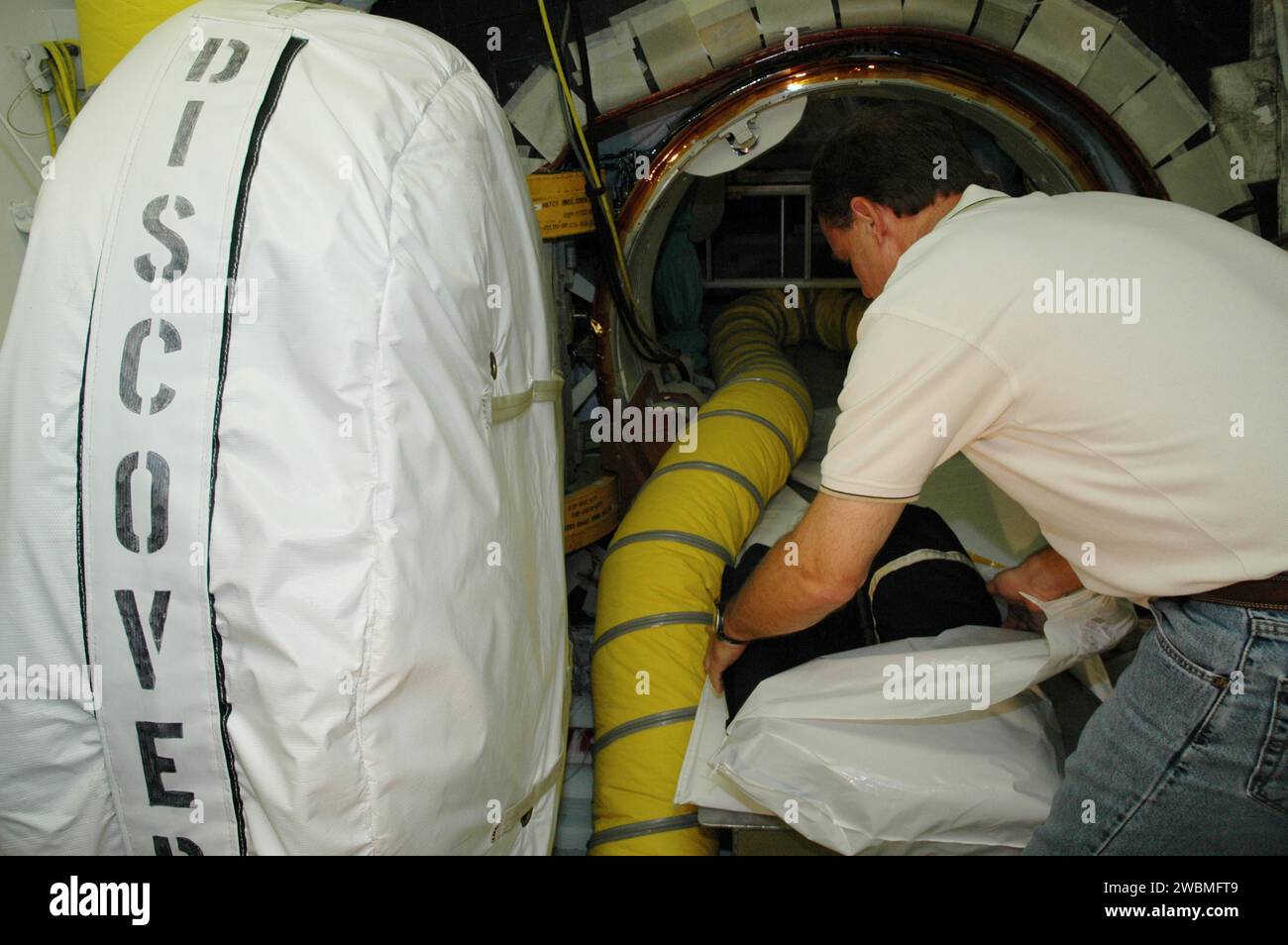 KENNEDY SPACE CENTER, FLA. - At Launch Pad 39B, United Space Alliance ...