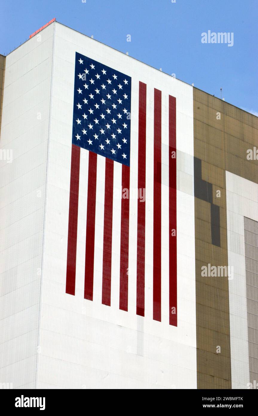KENNEDY SPACE CENTER, FLA. - The American flag on the side of the ...