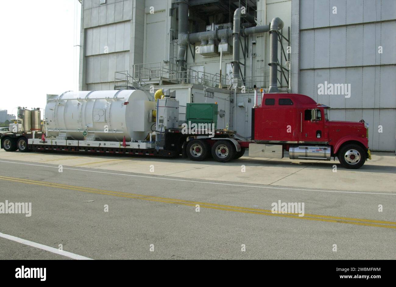 KENNEDY SPACE CENTER, FLA. -- The NASA Comet Nucleus Tour (CONTOUR ...
